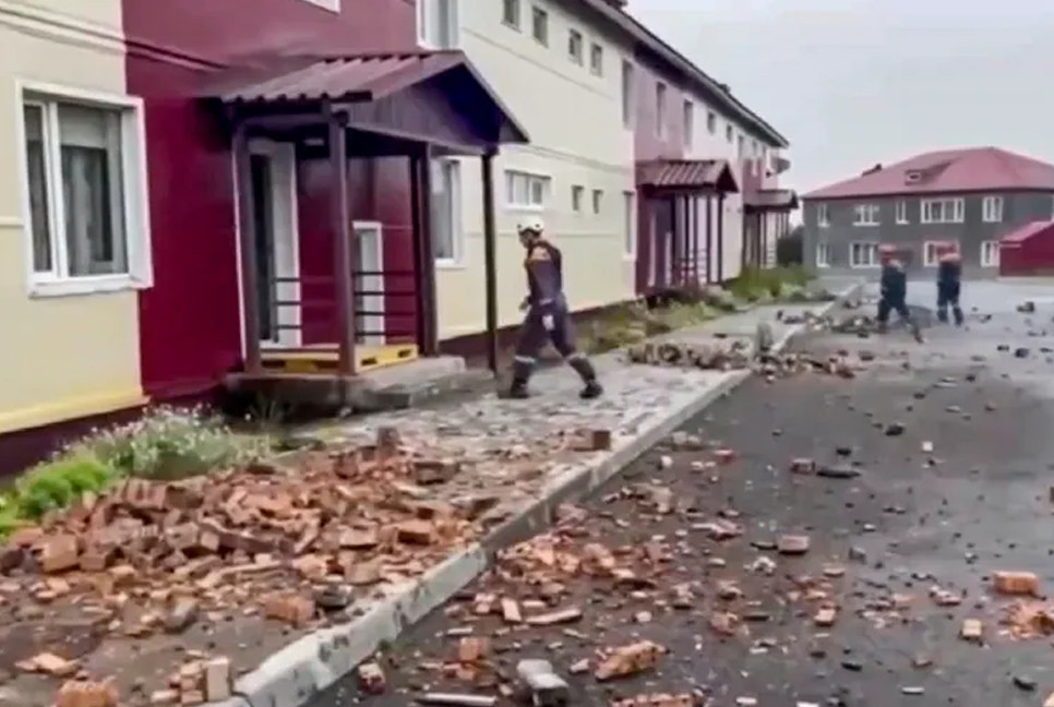 Magnitude 7.8 quake jolts Russia’s Far East region | | Bangladesh Pratidin